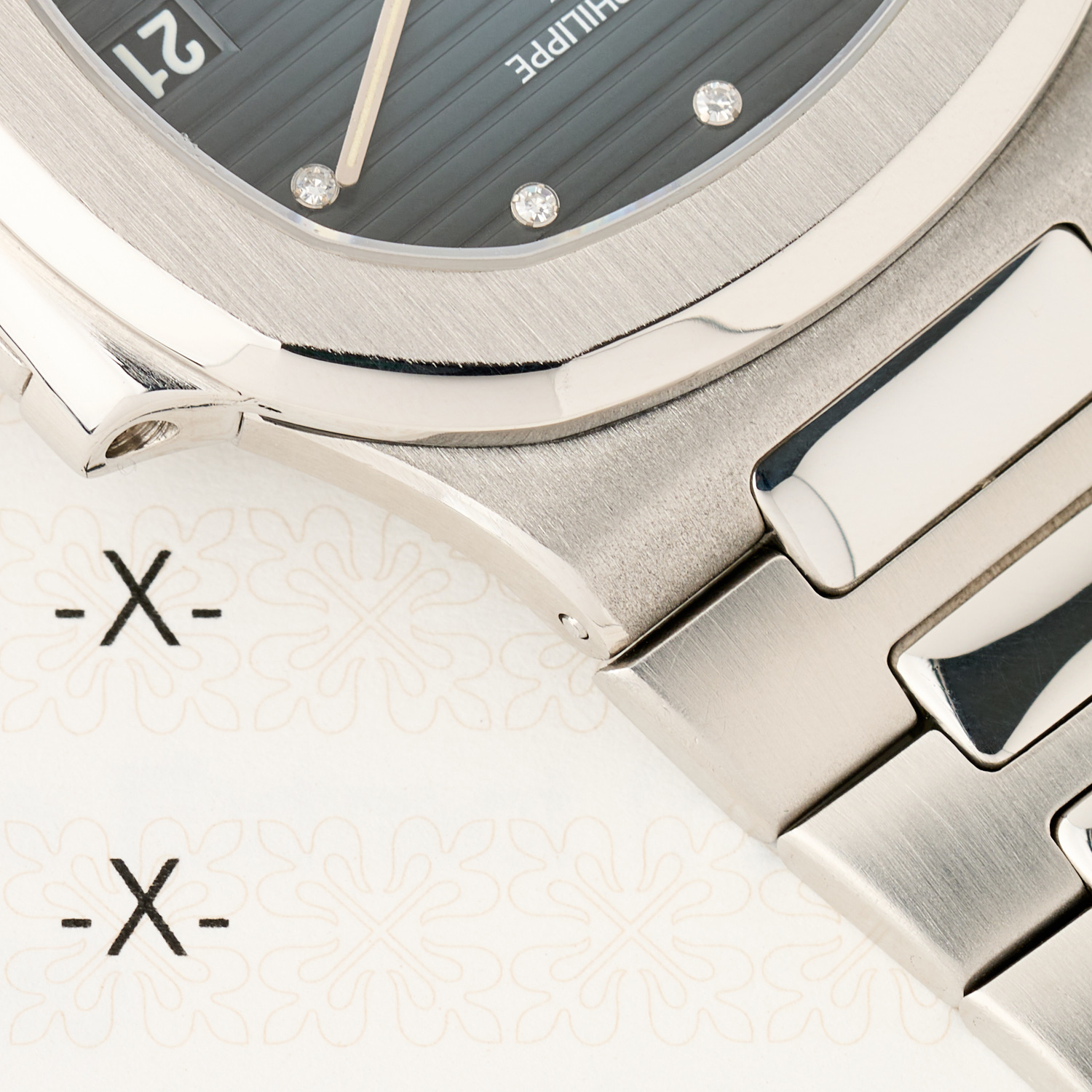 Patek Philippe Nautilus 3800/1A – Double Dial – Extract from the ...